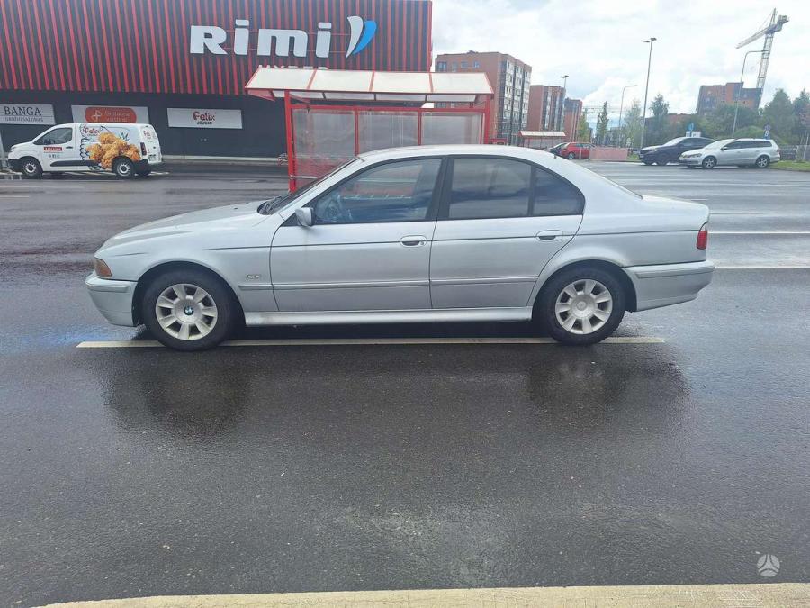Grey BMW 525 2003 in Vilnius, with an engine capacity of 2.50 L and mileage of 381 thousand km for 1500 €, photo 6 on AUTOMOTO.COM.LV