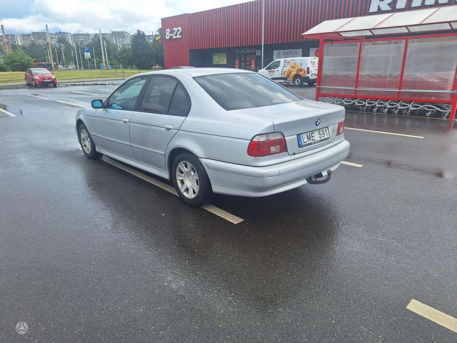 Grey BMW 525 2003 in Vilnius, with an engine capacity of 2.50 L and mileage of 381 thousand km for 1500 €, photo 7 on AUTOMOTO.COM.LV