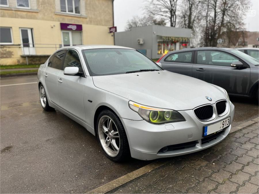 Pelēks BMW 525 2004 Kauņa, ar dzinēja tilpumu 2.50 L un nobraukumu 300 tūkst. km par 2300 €, foto 2 vietnē AUTOMOTO.COM.LV