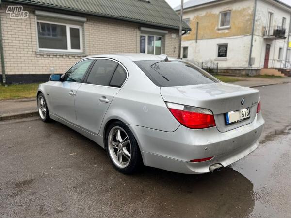 Pelēks BMW 525 2004 Kauņa, ar dzinēja tilpumu 2.50 L un nobraukumu 300 tūkst. km par 2300 €, foto 4 vietnē AUTOMOTO.COM.LV