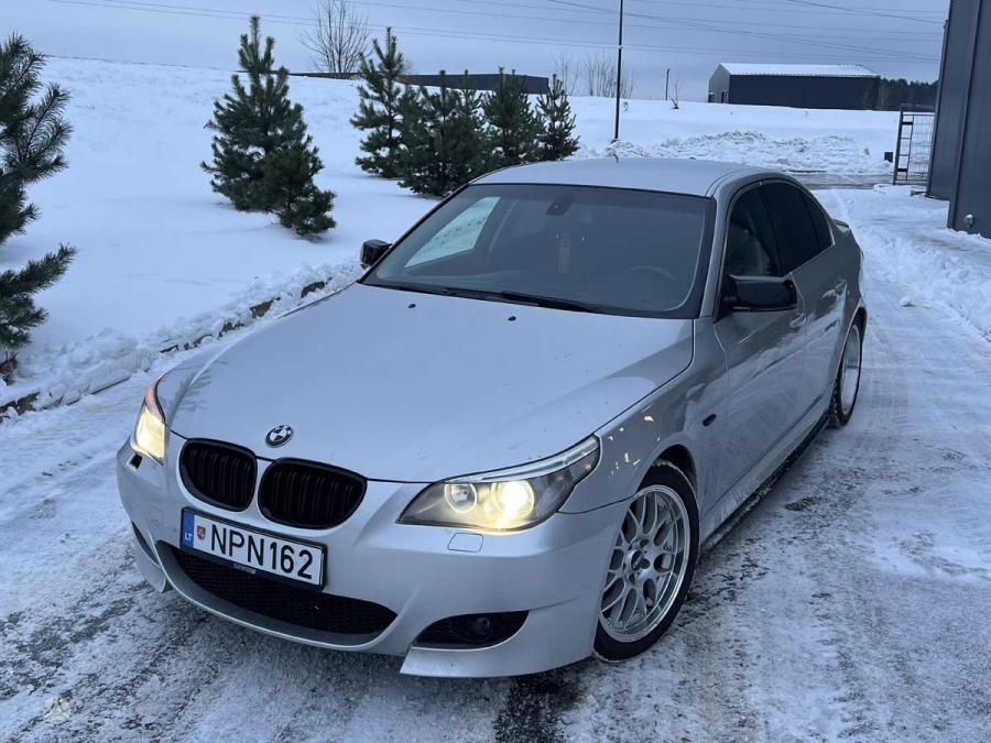 Pelēks BMW 525 2004 Kauņa, ar dzinēja tilpumu 2.50 L un nobraukumu 297 tūkst. km par 4100 €, foto 1 vietnē AUTOMOTO.COM.LV