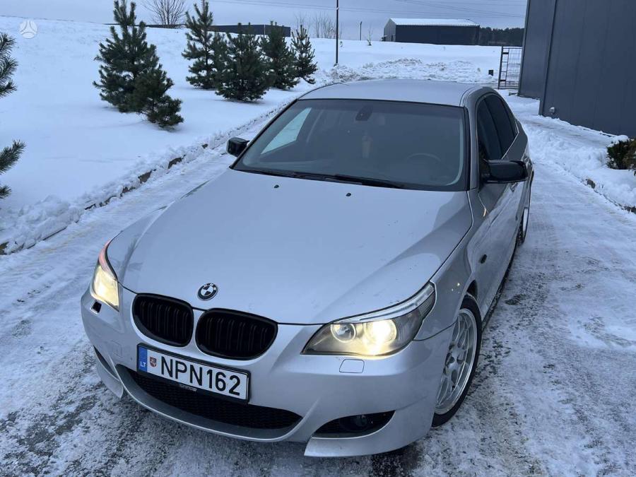 Pelēks BMW 525 2004 Kauņa, ar dzinēja tilpumu 2.50 L un nobraukumu 297 tūkst. km par 4100 €, foto 2 vietnē AUTOMOTO.COM.LV