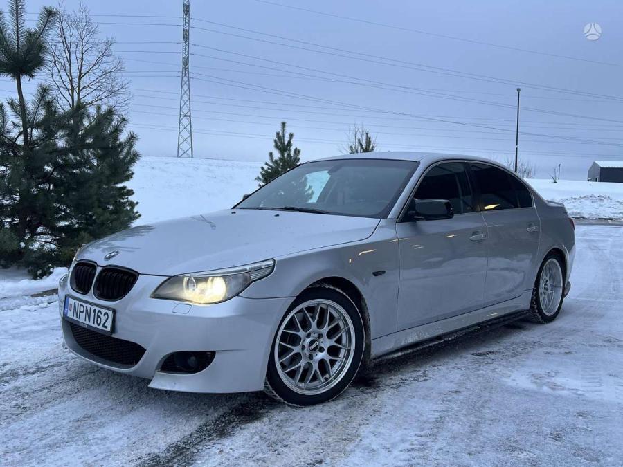 Pelēks BMW 525 2004 Kauņa, ar dzinēja tilpumu 2.50 L un nobraukumu 297 tūkst. km par 4100 €, foto 4 vietnē AUTOMOTO.COM.LV