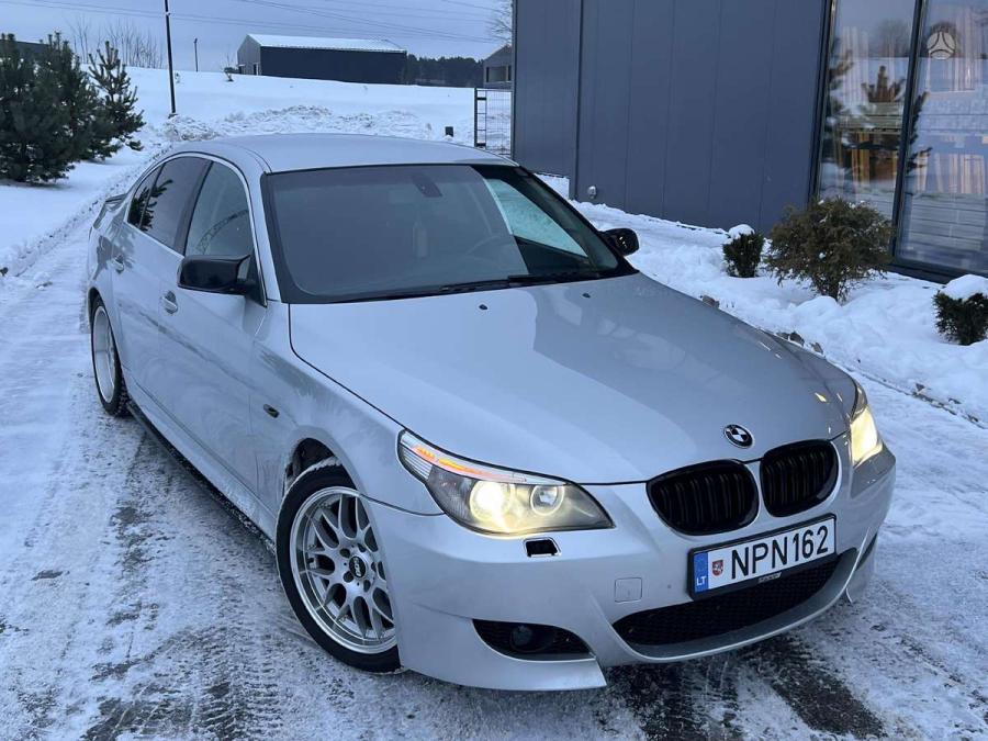 Pelēks BMW 525 2004 Kauņa, ar dzinēja tilpumu 2.50 L un nobraukumu 297 tūkst. km par 4100 €, foto 5 vietnē AUTOMOTO.COM.LV