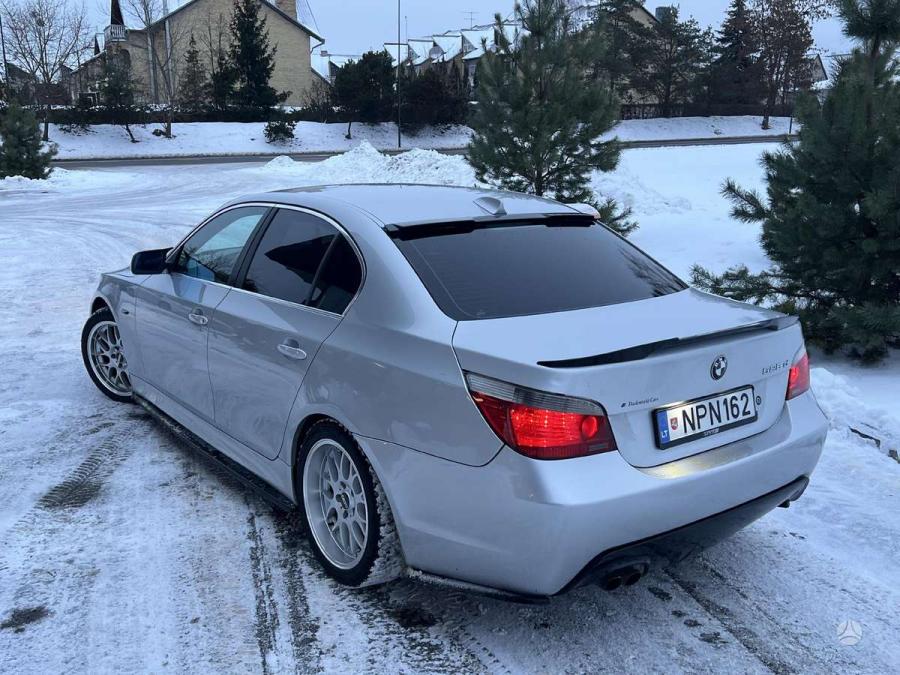 Pelēks BMW 525 2004 Kauņa, ar dzinēja tilpumu 2.50 L un nobraukumu 297 tūkst. km par 4100 €, foto 13 vietnē AUTOMOTO.COM.LV