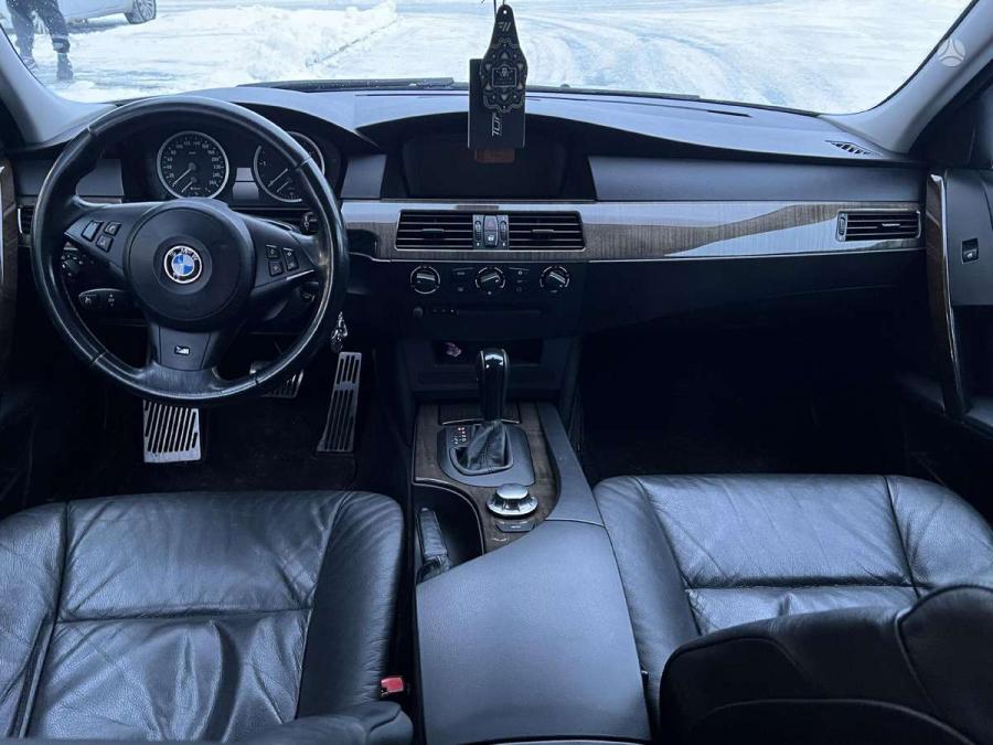 Pelēks BMW 525 2004 Kauņa, ar dzinēja tilpumu 2.50 L un nobraukumu 297 tūkst. km par 4100 €, foto 17 vietnē AUTOMOTO.COM.LV