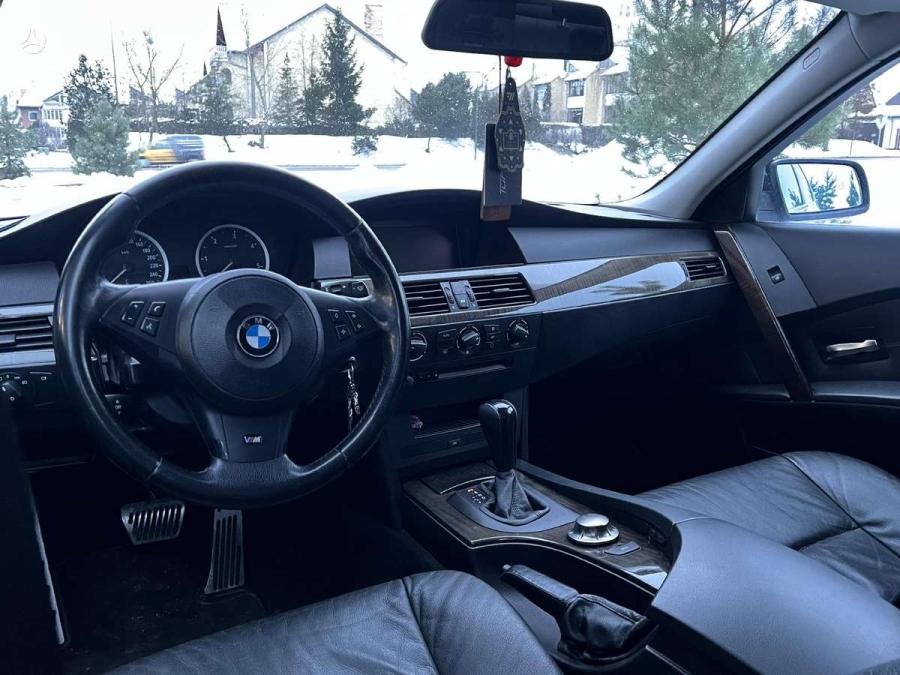 Pelēks BMW 525 2004 Kauņa, ar dzinēja tilpumu 2.50 L un nobraukumu 297 tūkst. km par 4100 €, foto 18 vietnē AUTOMOTO.COM.LV