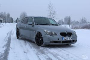 Pelēks BMW 525 2004 Kauņa, ar dzinēja tilpumu 2.50 L un nobraukumu 395 tūkst. km par 2050 €, foto  vietnē AUTOMOTO.COM.LV
