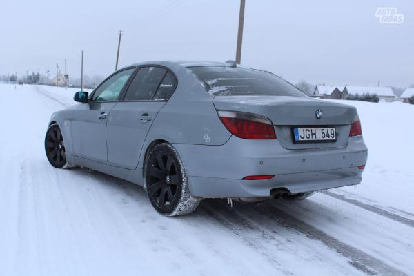 Pelēks BMW 525 2004 Kauņa, ar dzinēja tilpumu 2.50 L un nobraukumu 395 tūkst. km par 2050 €, foto 3 vietnē AUTOMOTO.COM.LV