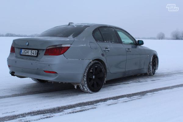 Pelēks BMW 525 2004 Kauņa, ar dzinēja tilpumu 2.50 L un nobraukumu 395 tūkst. km par 2050 €, foto 4 vietnē AUTOMOTO.COM.LV