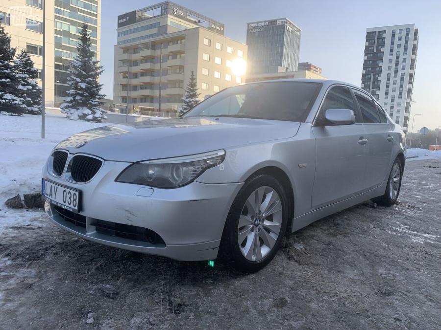 Pelēks BMW 525 2004 Viļņa, ar dzinēja tilpumu 2.50 L un nobraukumu 350 tūkst. km par 2400 €, foto 1 vietnē AUTOMOTO.COM.LV