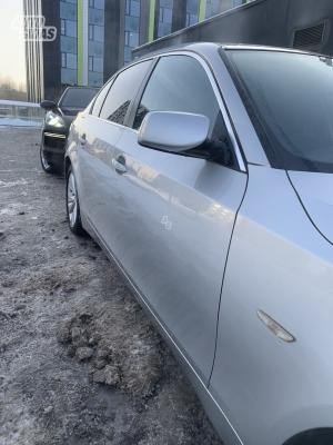 Pelēks BMW 525 2004 Viļņa, ar dzinēja tilpumu 2.50 L un nobraukumu 350 tūkst. km par 2400 €, foto 4 vietnē AUTOMOTO.COM.LV