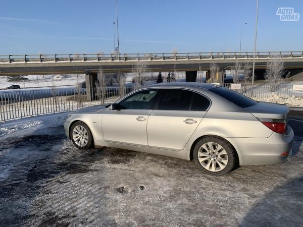 Pelēks BMW 525 2004 Viļņa, ar dzinēja tilpumu 2.50 L un nobraukumu 350 tūkst. km par 2400 €, foto 5 vietnē AUTOMOTO.COM.LV
