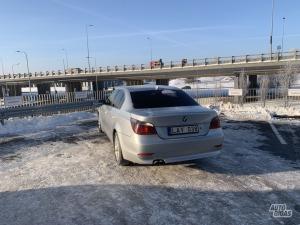 Pelēks BMW 525 2004 Viļņa, ar dzinēja tilpumu 2.50 L un nobraukumu 350 tūkst. km par 2400 €, foto 6 vietnē AUTOMOTO.COM.LV