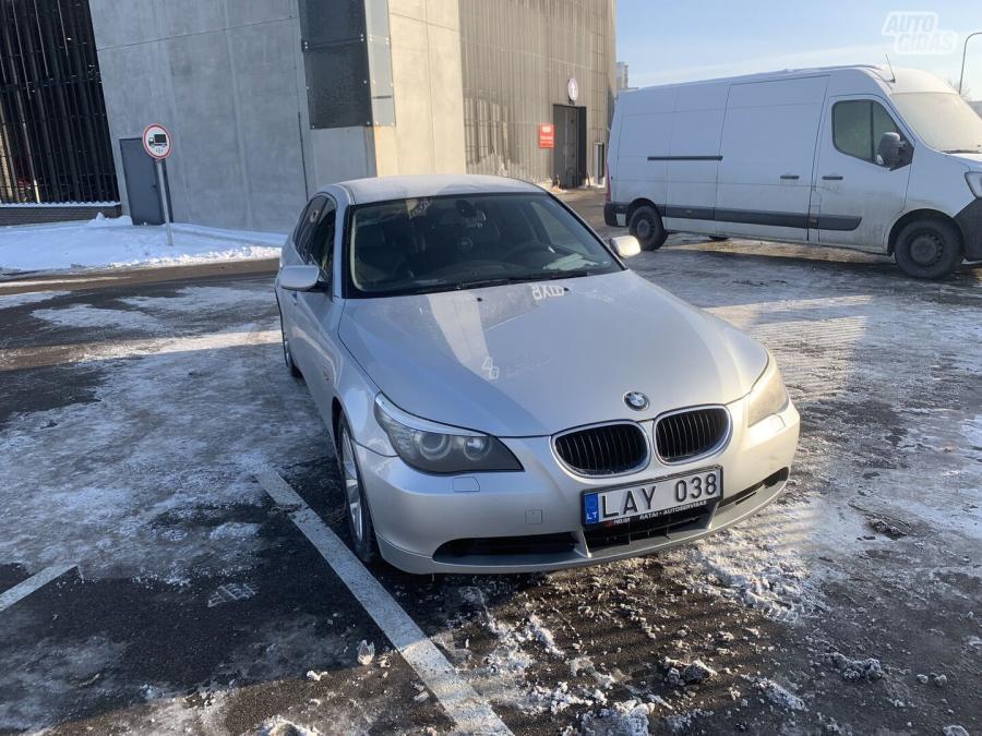 Pelēks BMW 525 2004 Viļņa, ar dzinēja tilpumu 2.50 L un nobraukumu 350 tūkst. km par 2400 €, foto 9 vietnē AUTOMOTO.COM.LV