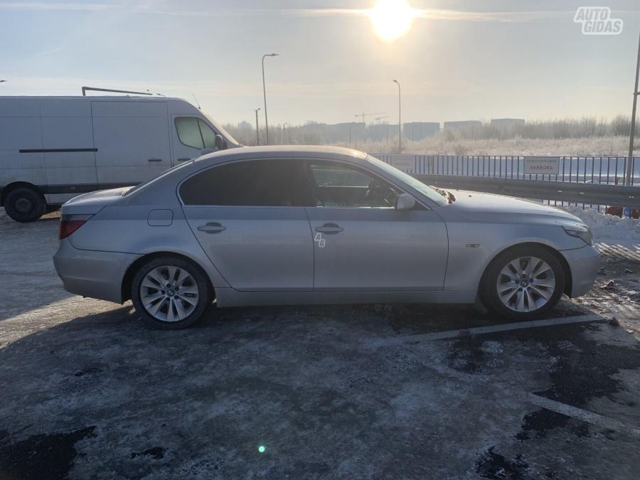 Pelēks BMW 525 2004 Viļņa, ar dzinēja tilpumu 2.50 L un nobraukumu 350 tūkst. km par 2400 €, foto 10 vietnē AUTOMOTO.COM.LV