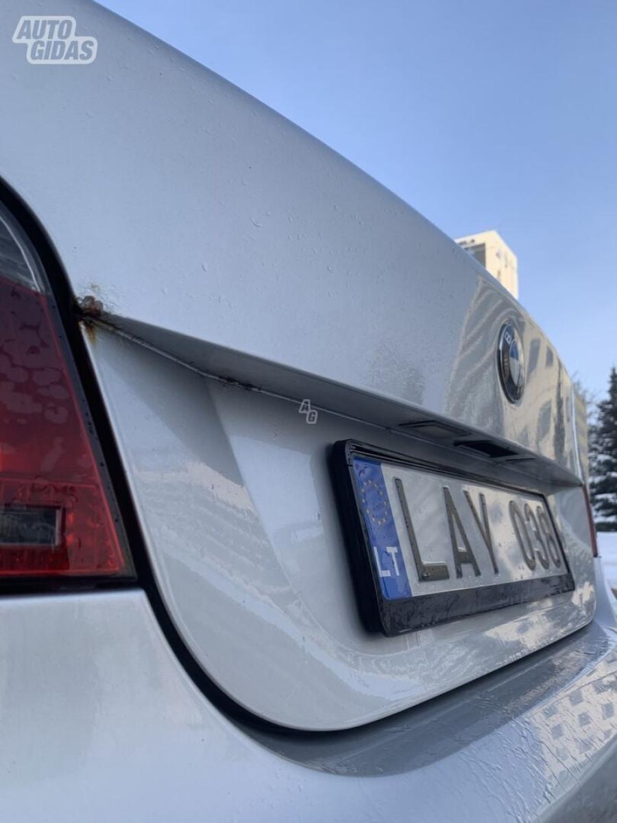 Pelēks BMW 525 2004 Viļņa, ar dzinēja tilpumu 2.50 L un nobraukumu 350 tūkst. km par 2400 €, foto 14 vietnē AUTOMOTO.COM.LV