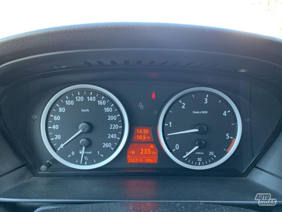 Pelēks BMW 525 2004 Viļņa, ar dzinēja tilpumu 2.50 L un nobraukumu 350 tūkst. km par 2400 €, foto 21 vietnē AUTOMOTO.COM.LV