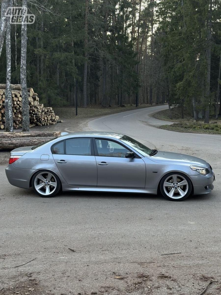 Pelēks BMW 525 2004 Alīta, ar dzinēja tilpumu 2.50 L un nobraukumu 270 tūkst. km par 5700 €, foto 4 vietnē AUTOMOTO.COM.LV