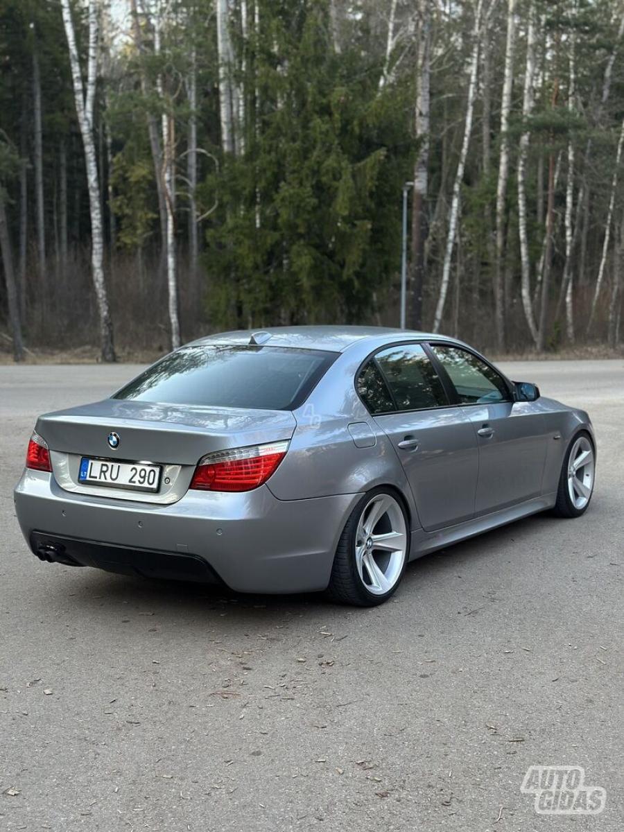 Pelēks BMW 525 2004 Alīta, ar dzinēja tilpumu 2.50 L un nobraukumu 270 tūkst. km par 5700 €, foto 5 vietnē AUTOMOTO.COM.LV