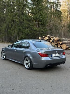 Pelēks BMW 525 2004 Alīta, ar dzinēja tilpumu 2.50 L un nobraukumu 270 tūkst. km par 5700 €, foto 7 vietnē AUTOMOTO.COM.LV