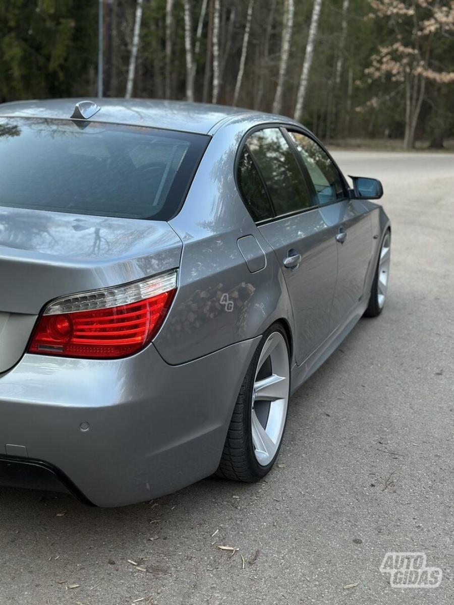 Pelēks BMW 525 2004 Alīta, ar dzinēja tilpumu 2.50 L un nobraukumu 270 tūkst. km par 5700 €, foto 11 vietnē AUTOMOTO.COM.LV