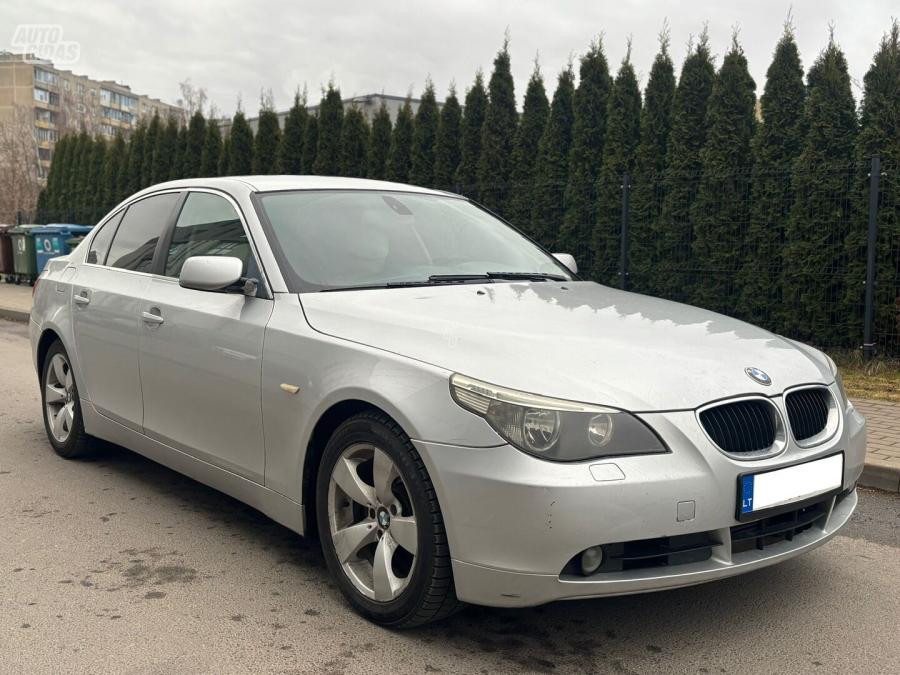 Pelēks BMW 525 2004 Kauņa, ar dzinēja tilpumu 2.50 L un nobraukumu 350 tūkst. km par 2500 €, foto 2 vietnē AUTOMOTO.COM.LV