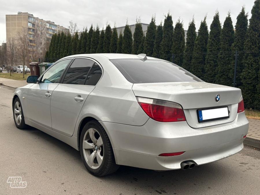 Pelēks BMW 525 2004 Kauņa, ar dzinēja tilpumu 2.50 L un nobraukumu 350 tūkst. km par 2500 €, foto 4 vietnē AUTOMOTO.COM.LV