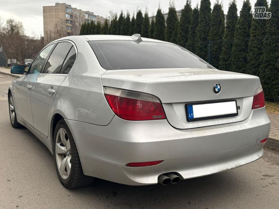 Pelēks BMW 525 2004 Kauņa, ar dzinēja tilpumu 2.50 L un nobraukumu 350 tūkst. km par 2500 €, foto 8 vietnē AUTOMOTO.COM.LV