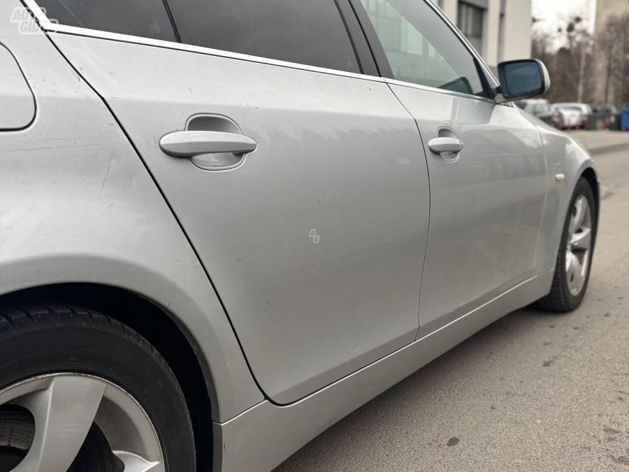 Pelēks BMW 525 2004 Kauņa, ar dzinēja tilpumu 2.50 L un nobraukumu 350 tūkst. km par 2500 €, foto 10 vietnē AUTOMOTO.COM.LV