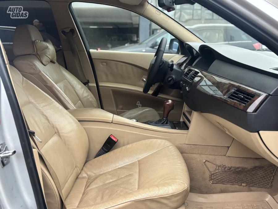 Pelēks BMW 525 2004 Kauņa, ar dzinēja tilpumu 2.50 L un nobraukumu 350 tūkst. km par 2500 €, foto 12 vietnē AUTOMOTO.COM.LV