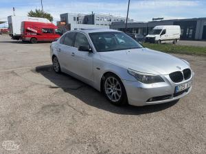 Pelēks BMW 525 2004 Klaipėda, ar dzinēja tilpumu 2.50 L un nobraukumu 301 tūkst. km par 2000 €, foto  vietnē AUTOMOTO.COM.LV