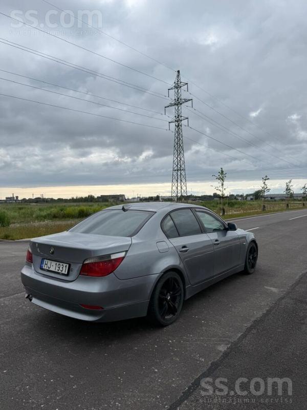 Grey BMW 525 2004 in Liepaja, with an engine capacity of 2.50 L and mileage of 495 thousand km for 2300 €, photo 4 on AUTOMOTO.COM.LV