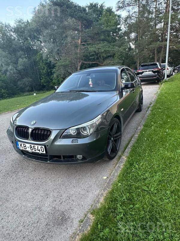 Grey BMW 525 2004 in Riga, with an engine capacity of 2.50 L and mileage of 237 thousand km for 3250 €, photo 1 on AUTOMOTO.COM.LV