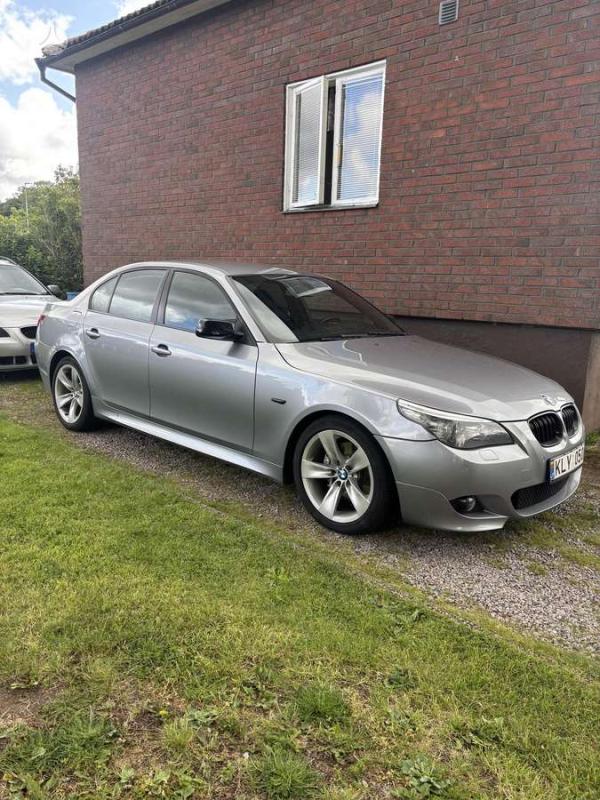 Pelēks BMW 525 2004 Utena, ar dzinēja tilpumu 2.50 L un nobraukumu 275 tūkst. km par 4499 €, foto 2 vietnē AUTOMOTO.COM.LV