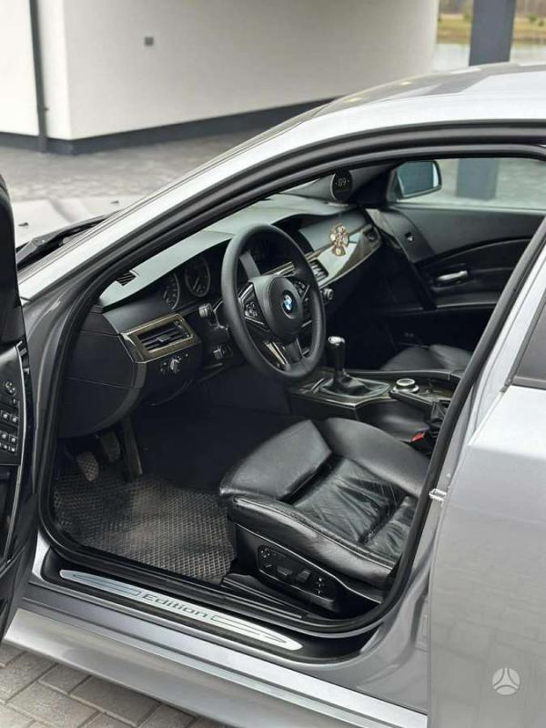 Pelēks BMW 525 2004 Utena, ar dzinēja tilpumu 2.50 L un nobraukumu 275 tūkst. km par 4499 €, foto 4 vietnē AUTOMOTO.COM.LV