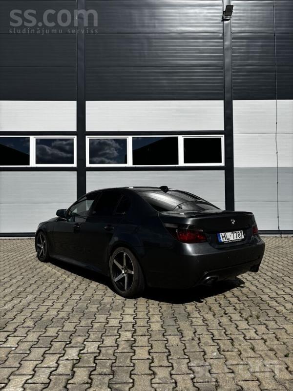 Pelēks BMW 525 2004 Balvi, ar dzinēja tilpumu 2.50 L un nobraukumu 355 tūkst. km par 2350 €, foto 4 vietnē AUTOMOTO.COM.LV