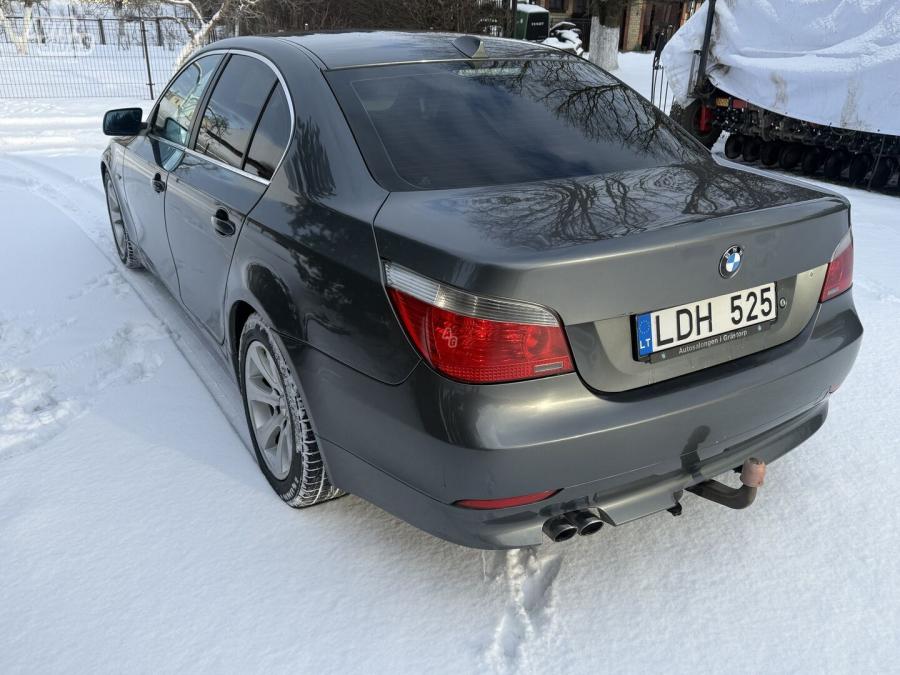 Pelēks BMW 525 2005 Šauļi, ar dzinēja tilpumu 2.50 L un nobraukumu 563 tūkst. km par 2300 €, foto 4 vietnē AUTOMOTO.COM.LV