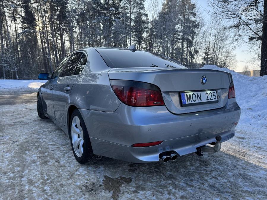Pelēks BMW 525 2005 Viļņa, ar dzinēja tilpumu 2.50 L un nobraukumu 221 tūkst. km par 2450 €, foto 3 vietnē AUTOMOTO.COM.LV