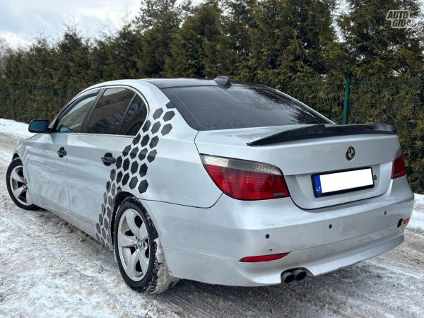 Pelēks BMW 525 2005 Kauņa, ar dzinēja tilpumu 2.50 L un nobraukumu 400 tūkst. km par 2500 €, foto 3 vietnē AUTOMOTO.COM.LV