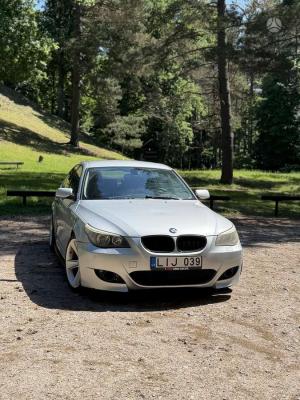 Pelēks BMW 525 2005 Viļņa, ar dzinēja tilpumu 2.50 L un nobraukumu 380 tūkst. km par 4000 €, foto  vietnē AUTOMOTO.COM.LV