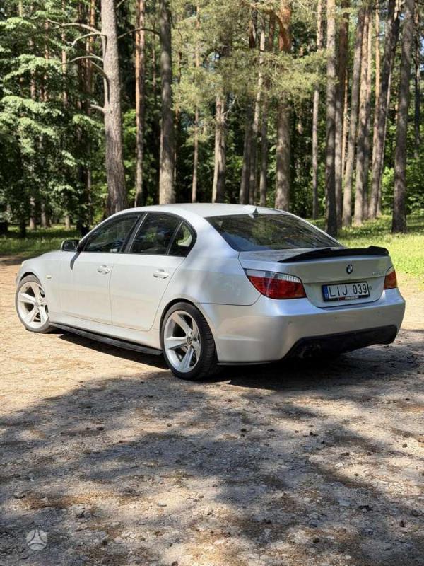 Grey BMW 525 2005 in Vilnius, with an engine capacity of 2.50 L and mileage of 380 thousand km for 4000 €, photo 3 on AUTOMOTO.COM.LV