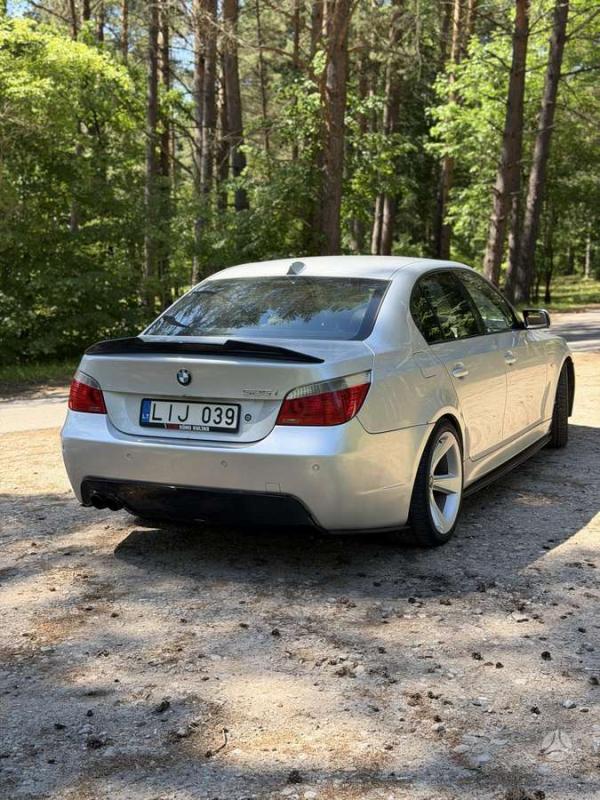Grey BMW 525 2005 in Vilnius, with an engine capacity of 2.50 L and mileage of 380 thousand km for 4000 €, photo 5 on AUTOMOTO.COM.LV