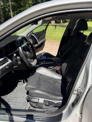 Pelēks BMW 525 2005 Viļņa, ar dzinēja tilpumu 2.50 L un nobraukumu 380 tūkst. km par 4000 €, foto 13 vietnē AUTOMOTO.COM.LV