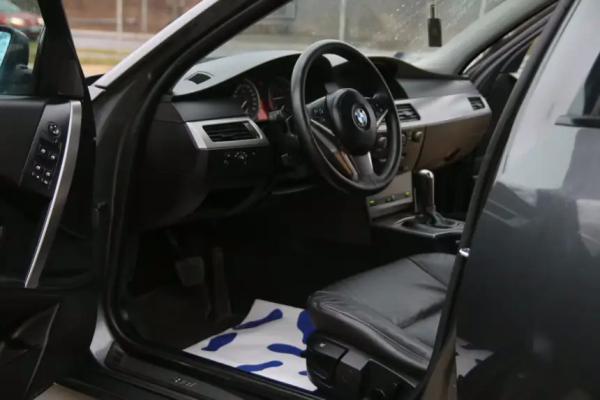 Pelēks BMW 525 2005 Rīga, ar dzinēja tilpumu 2.50 L un nobraukumu 356 tūkst. km par 3999 €, foto 5 vietnē AUTOMOTO.COM.LV