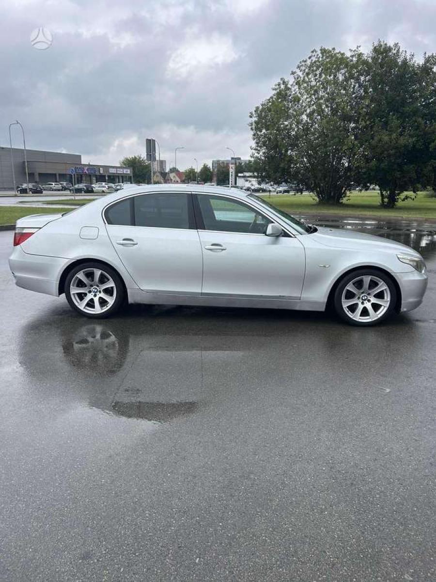 Grey BMW 525 2005 in Panevezys, with an engine capacity of 2.50 L and mileage of 290 thousand km for 2400 €, photo 4 on AUTOMOTO.COM.LV