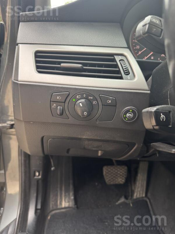 Pelēks BMW 525 2006 Rīga, ar dzinēja tilpumu 2.50 L un nobraukumu 286 tūkst. km par 3700 €, foto 9 vietnē AUTOMOTO.COM.LV