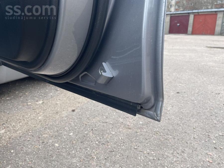 Pelēks BMW 525 2006 Rīga, ar dzinēja tilpumu 2.50 L un nobraukumu 426 tūkst. km par 2300 €, foto 26 vietnē AUTOMOTO.COM.LV