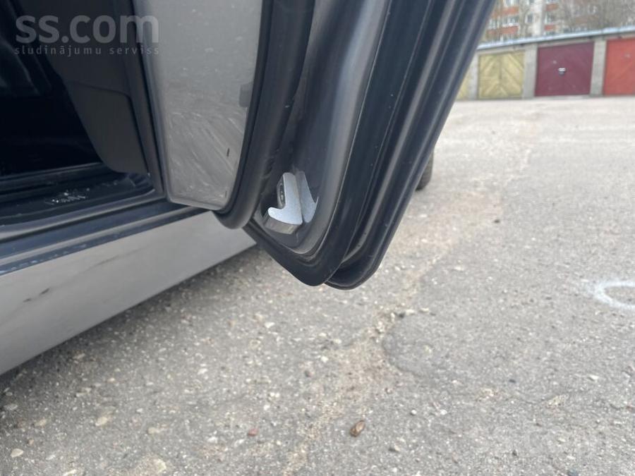 Pelēks BMW 525 2006 Rīga, ar dzinēja tilpumu 2.50 L un nobraukumu 426 tūkst. km par 2300 €, foto 27 vietnē AUTOMOTO.COM.LV