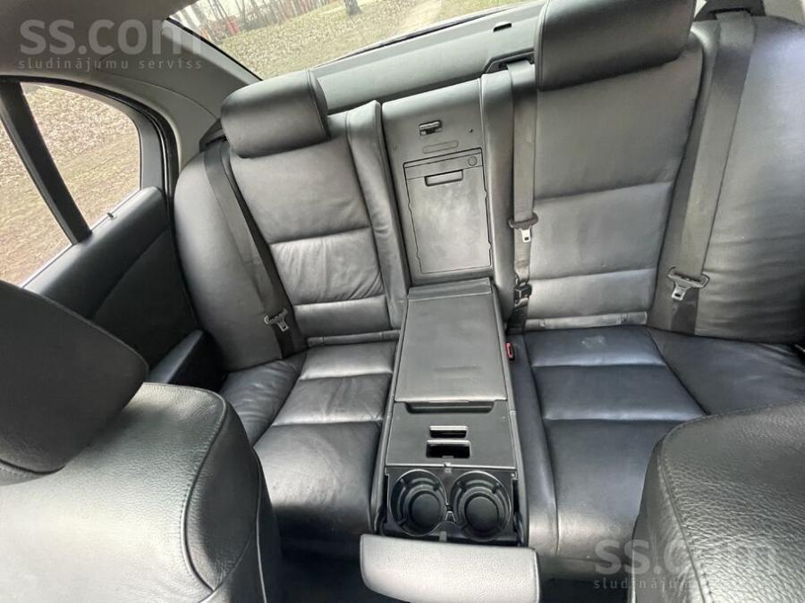 Pelēks BMW 525 2006 Rīga, ar dzinēja tilpumu 2.50 L un nobraukumu 426 tūkst. km par 2300 €, foto 32 vietnē AUTOMOTO.COM.LV